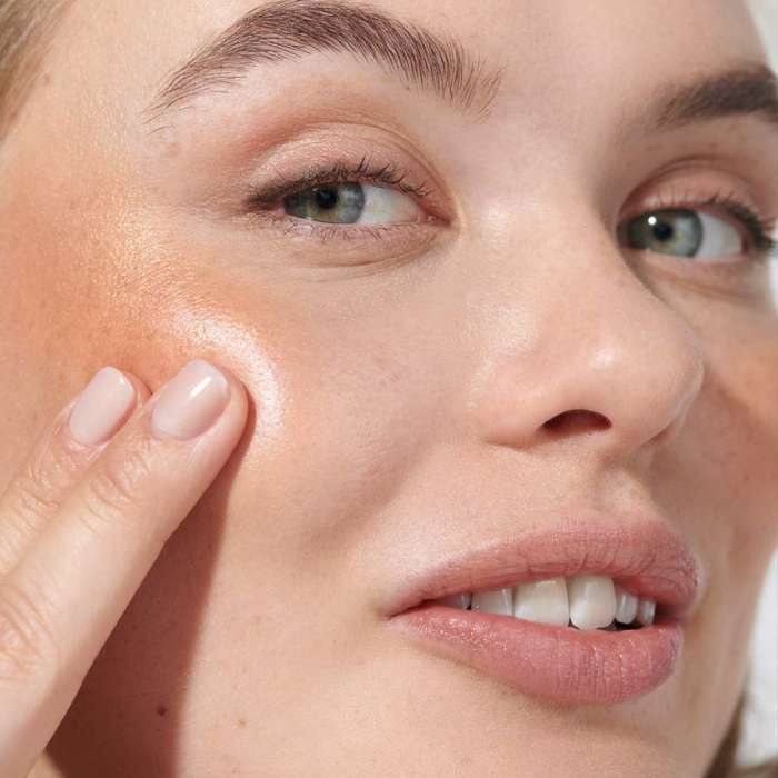 Lip to Cheek – Our versatile blush stick | Dr. Hauschka